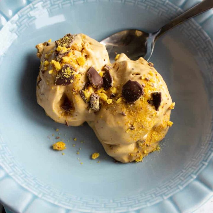 Crunchie Ice Cream | A Baker's Bookshelf